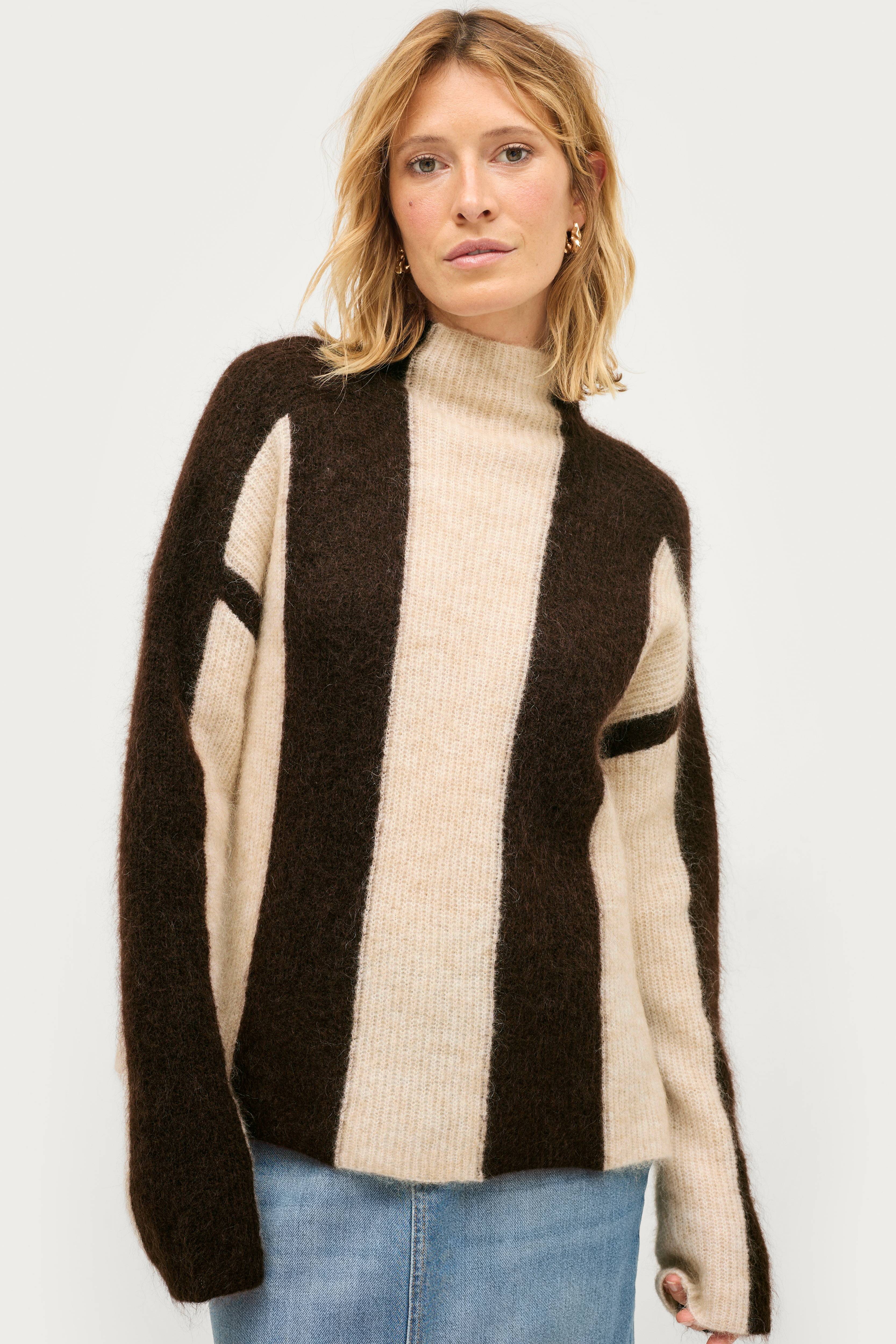 Second Female Tröja Hertha Knit T-Neck - Brun - Stickade tröjor | Ellos.se